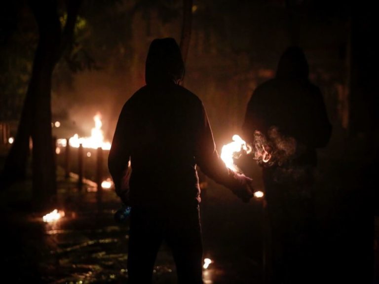 Μια κουβεντα με μερικες …μολότωφ - Βαβυλωνία